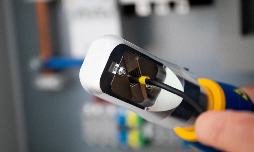 Crimping Cable End Sleeves for Secure Connections